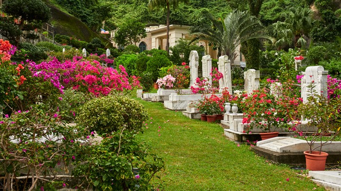 Happy Valley Cemetery Tour | Hong Kong Tourism Board